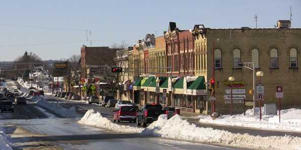 Downtown Reedsburg "Living Windows" | Travel Wisconsin