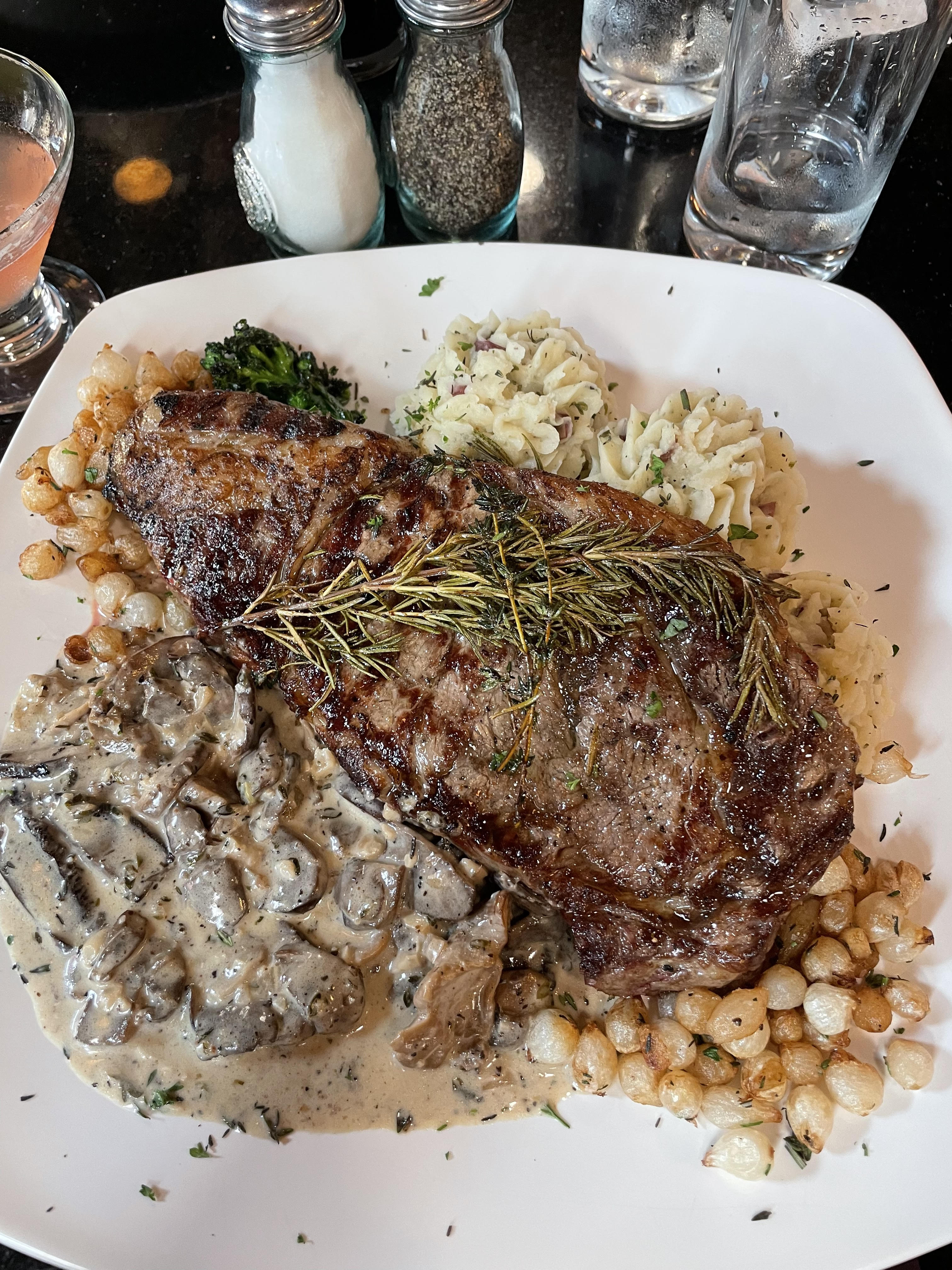 Beastro Se7en | Travel Wisconsin