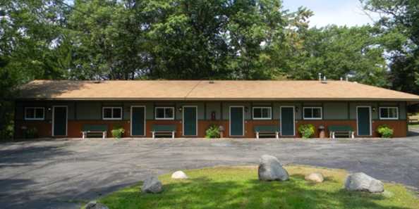 Clear Lake Inn & Resort/Beachcomber Lounge | Travel Wisconsin