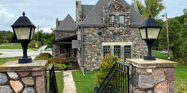 Delafield Promotion & Tourism Office and Visitor Center | Travel Wisconsin