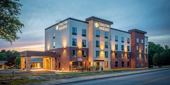 Cobblestone Hotel & Suites Mosinee | Travel Wisconsin