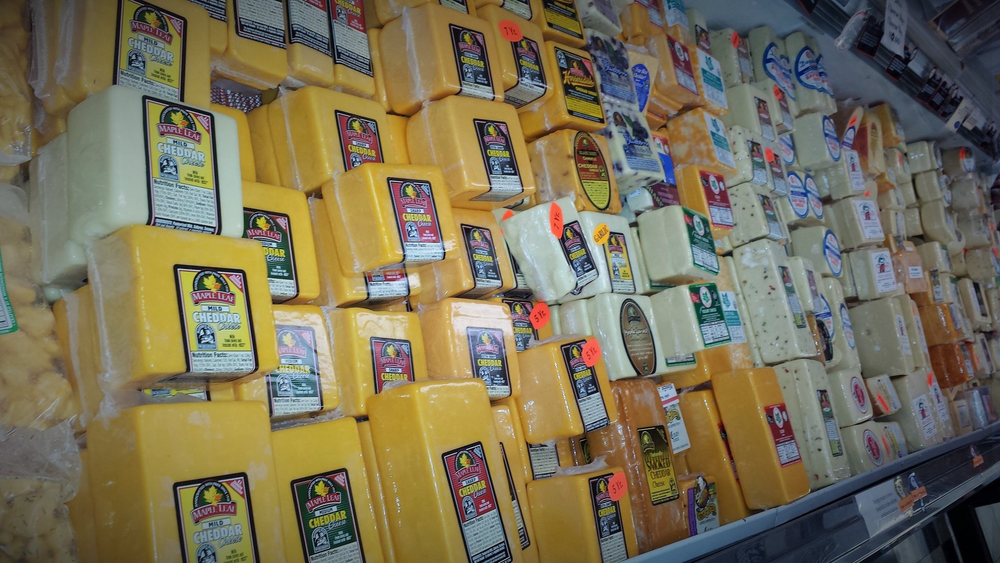 Maple Leaf Cheese Sales | Travel Wisconsin
