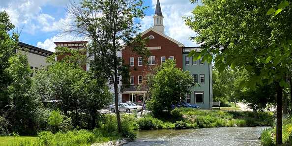 Delafield Promotion & Tourism Office and Visitor Center | Travel Wisconsin