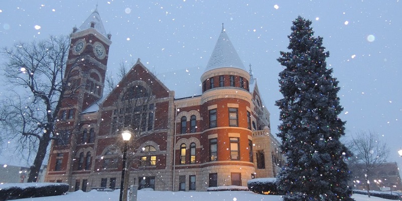 Downtown Historic Courthouse Square | Travel Wisconsin